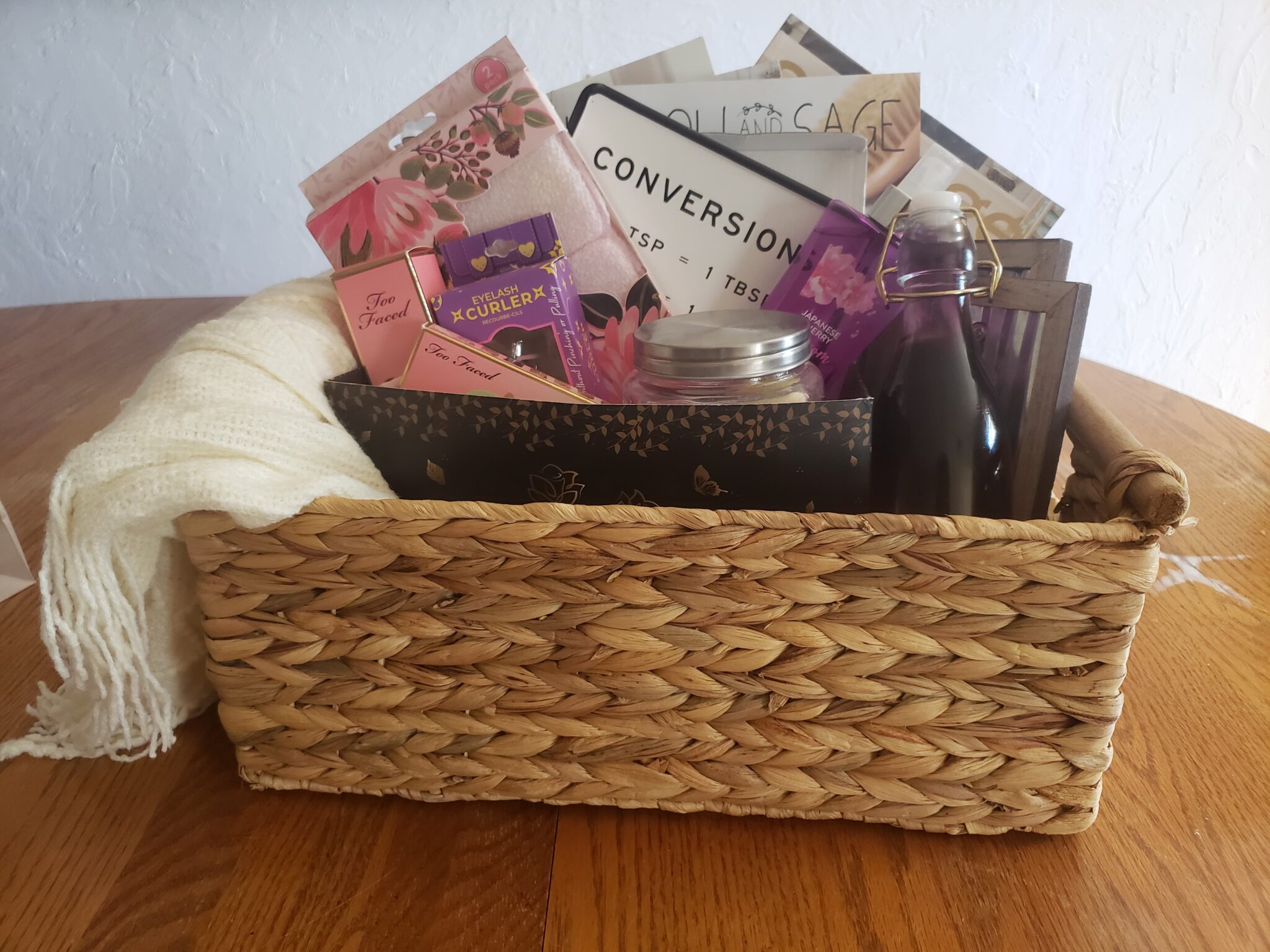 These Holiday Gift Basket Ideas Are On Another Level - Cailey Maclean